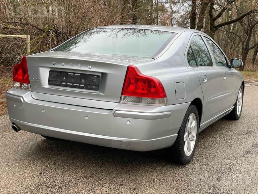 Volvo S60 2007 in Jelgava, with an engine capacity of 2.40 L and mileage of 0 thousand km for 3500 €, photo 4 on AUTOMOTO.COM.LV