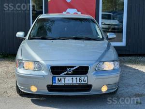 Volvo S60 2007 Rīga, ar dzinēja tilpumu 2.40 L un nobraukumu 270 tūkst. km par 2200 €, foto 3 vietnē AUTOMOTO.COM.LV