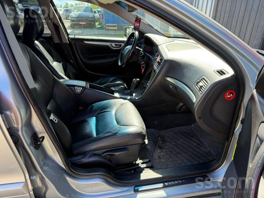 Volvo S60 2007 Rīga, ar dzinēja tilpumu 2.40 L un nobraukumu 270 tūkst. km par 2200 €, foto 15 vietnē AUTOMOTO.COM.LV