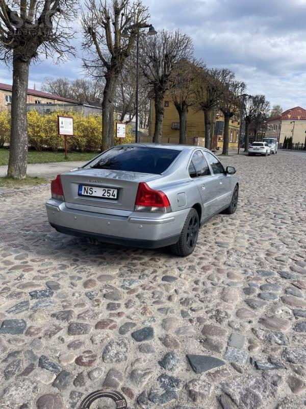 Volvo S60 2007 in Jelgava, with an engine capacity of 2.40 L and mileage of 314 thousand km for 2750 €, photo 4 on AUTOMOTO.COM.LV