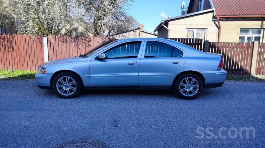 Volvo S60 2007 Rīga, ar dzinēja tilpumu 2.40 L un nobraukumu 323 tūkst. km par 700 €, foto 3 vietnē AUTOMOTO.COM.LV