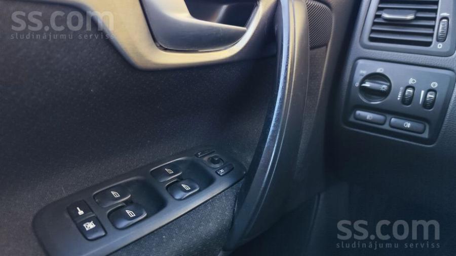 Volvo S60 2007 Rīga, ar dzinēja tilpumu 2.40 L un nobraukumu 323 tūkst. km par 700 €, foto 12 vietnē AUTOMOTO.COM.LV