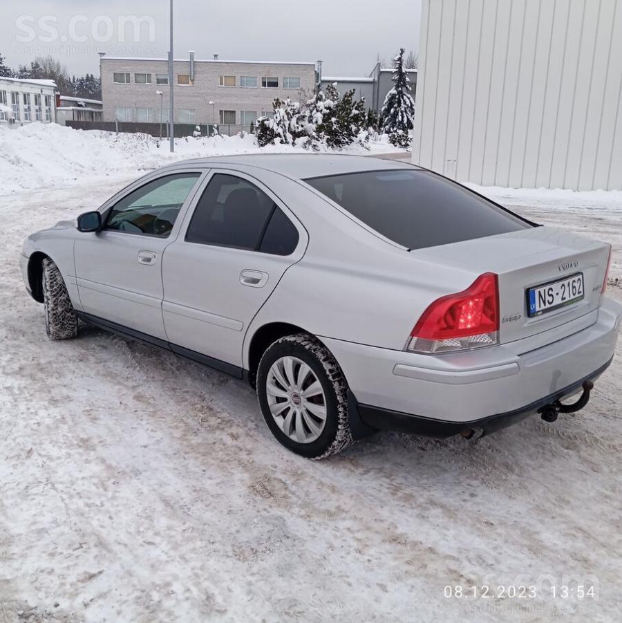 Volvo S60 2007 Jūrmala, ar dzinēja tilpumu 2.40 L un nobraukumu 370 tūkst. km par 2150 €, foto 7 vietnē AUTOMOTO.COM.LV