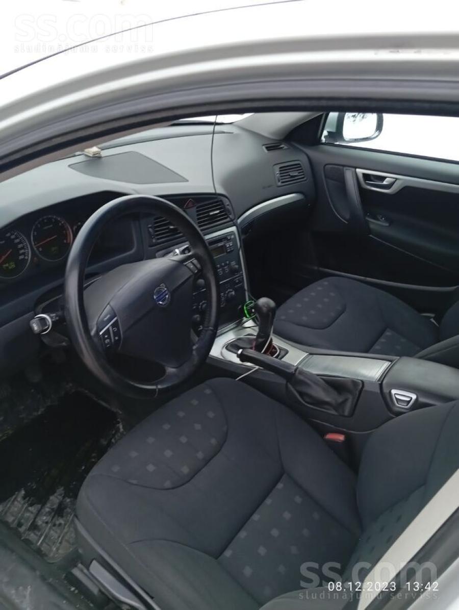 Volvo S60 2007 Jūrmala, ar dzinēja tilpumu 2.40 L un nobraukumu 370 tūkst. km par 2150 €, foto 9 vietnē AUTOMOTO.COM.LV
