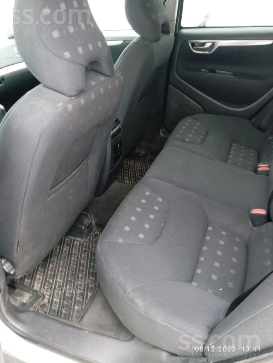 Volvo S60 2007 Jūrmala, ar dzinēja tilpumu 2.40 L un nobraukumu 370 tūkst. km par 2150 €, foto 10 vietnē AUTOMOTO.COM.LV