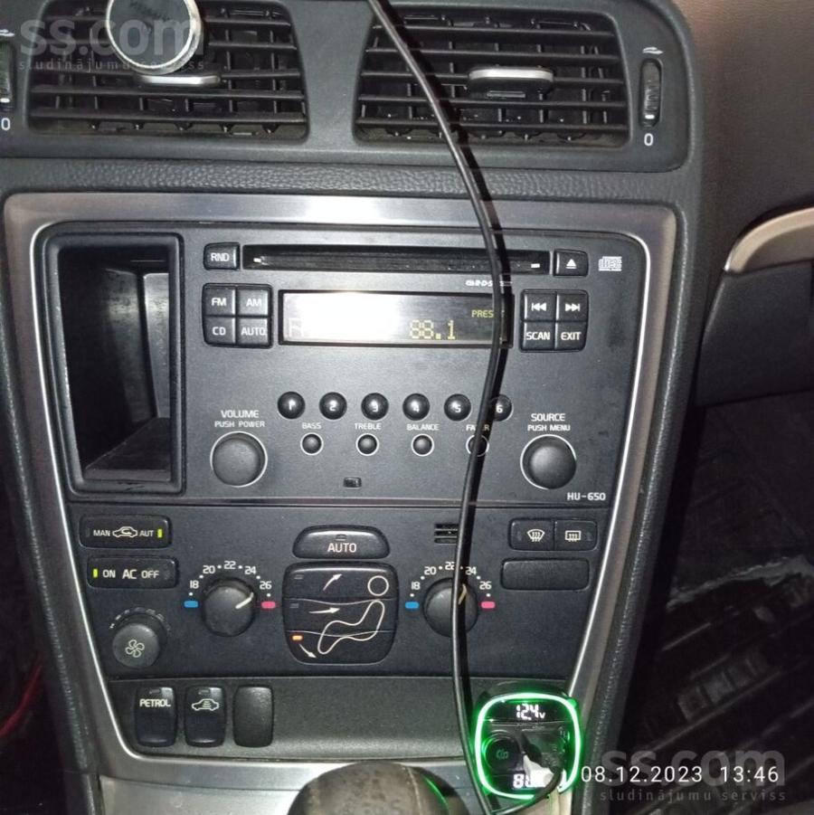 Volvo S60 2007 Jūrmala, ar dzinēja tilpumu 2.40 L un nobraukumu 370 tūkst. km par 2150 €, foto 13 vietnē AUTOMOTO.COM.LV