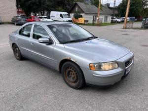 Volvo S60 2007 in Riga, with an engine capacity of 2.40 L and mileage of 385 thousand km for 950 €, photo 4 on AUTOMOTO.COM.LV