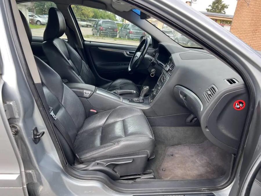 Volvo S60 2007 in Riga, with an engine capacity of 2.40 L and mileage of 385 thousand km for 950 €, photo 11 on AUTOMOTO.COM.LV