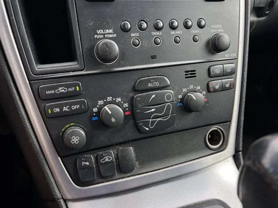 Volvo S60 2007 in Riga, with an engine capacity of 2.40 L and mileage of 385 thousand km for 950 €, photo 16 on AUTOMOTO.COM.LV