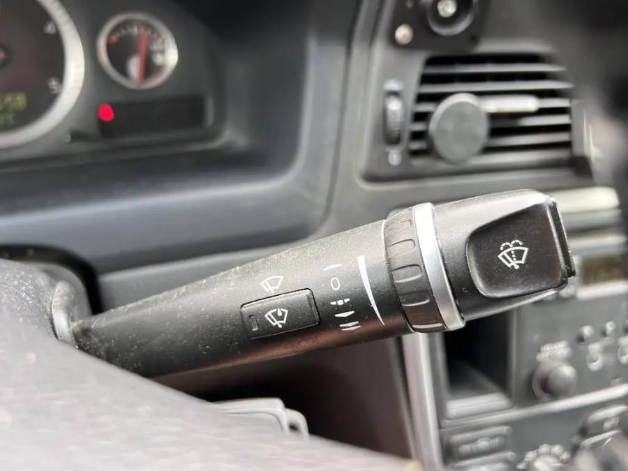 Volvo S60 2007 in Riga, with an engine capacity of 2.40 L and mileage of 385 thousand km for 950 €, photo 17 on AUTOMOTO.COM.LV