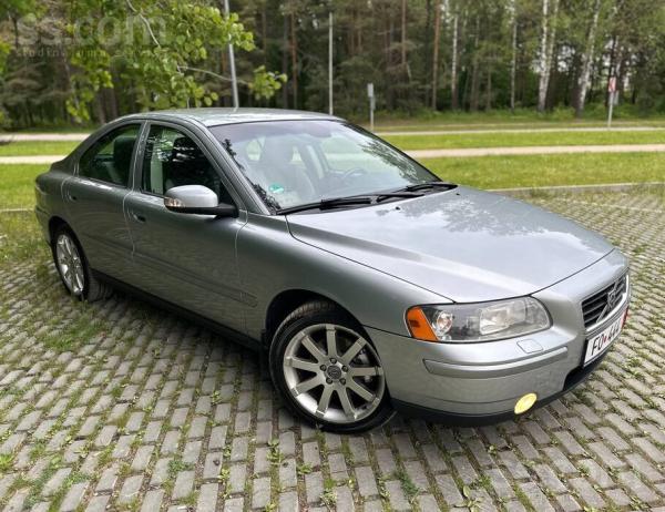 Volvo S60 2008 in Riga, with an engine capacity of 2.40 L and mileage of 286 thousand km for 3995 €, photo 2 on AUTOMOTO.COM.LV