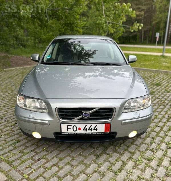 Volvo S60 2008 in Riga, with an engine capacity of 2.40 L and mileage of 286 thousand km for 3995 €, photo 3 on AUTOMOTO.COM.LV
