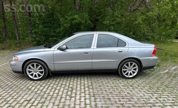 Volvo S60 2008 in Riga, with an engine capacity of 2.40 L and mileage of 286 thousand km for 3995 €, photo 5 on AUTOMOTO.COM.LV