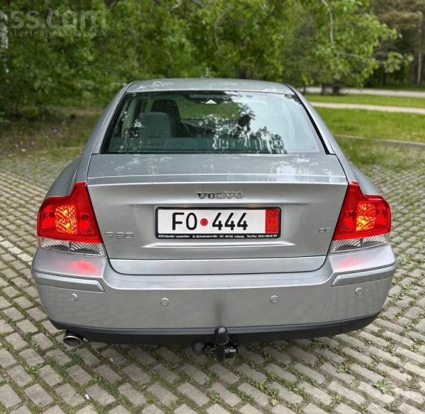 Volvo S60 2008 in Riga, with an engine capacity of 2.40 L and mileage of 286 thousand km for 3995 €, photo 7 on AUTOMOTO.COM.LV