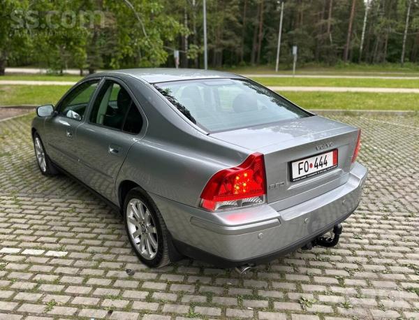Volvo S60 2008 in Riga, with an engine capacity of 2.40 L and mileage of 286 thousand km for 3995 €, photo 8 on AUTOMOTO.COM.LV