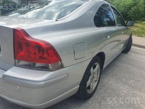 Volvo S60 2008 in Tukums, with an engine capacity of 2.40 L and mileage of 330 thousand km for 1200 €, photo 3 on AUTOMOTO.COM.LV