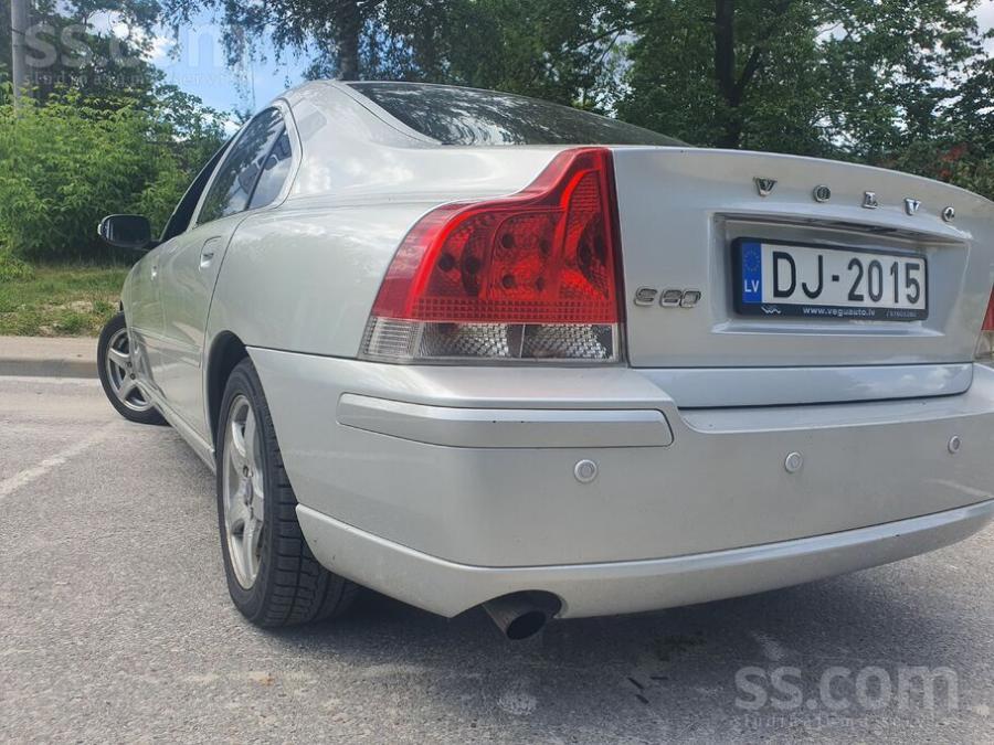 Volvo S60 2008 in Tukums, with an engine capacity of 2.40 L and mileage of 330 thousand km for 1200 €, photo 4 on AUTOMOTO.COM.LV