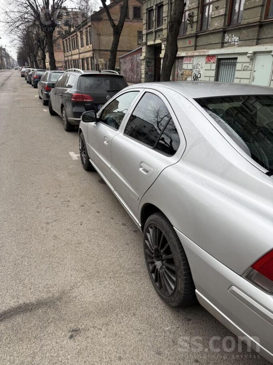 Volvo S60 2008 Rīga, ar dzinēja tilpumu 2.40 L un nobraukumu 374 tūkst. km par 2100 €, foto 6 vietnē AUTOMOTO.COM.LV