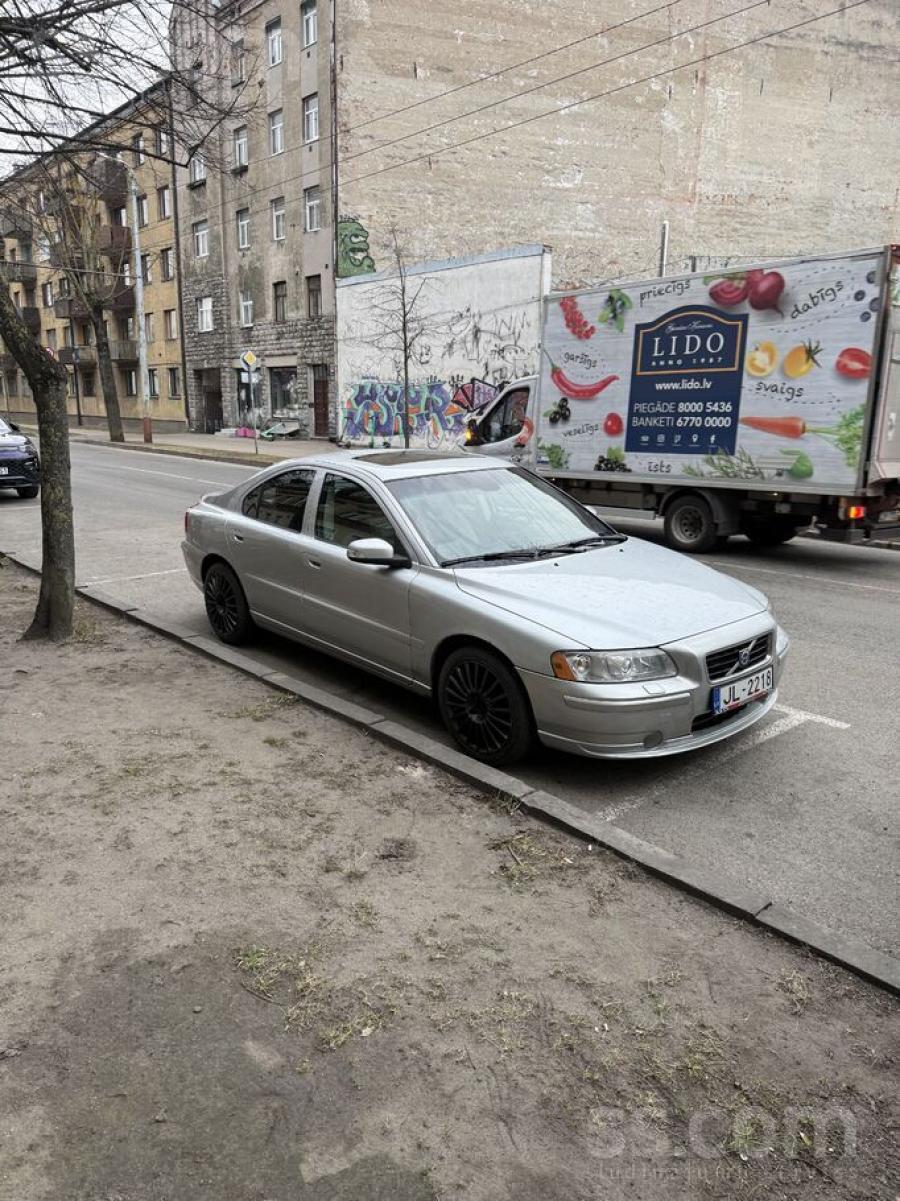 Volvo S60 2008 Rīga, ar dzinēja tilpumu 2.40 L un nobraukumu 374 tūkst. km par 2100 €, foto 9 vietnē AUTOMOTO.COM.LV