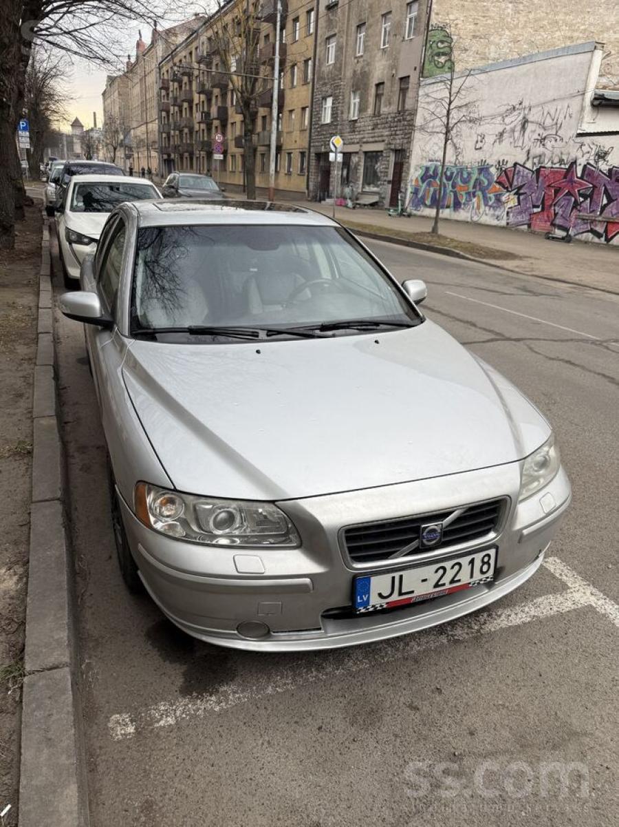 Volvo S60 2008 Rīga, ar dzinēja tilpumu 2.40 L un nobraukumu 374 tūkst. km par 2100 €, foto 10 vietnē AUTOMOTO.COM.LV