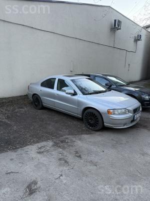 Volvo S60 2008 Rīga, ar dzinēja tilpumu 2.40 L un nobraukumu 374 tūkst. km par 2100 €, foto 11 vietnē AUTOMOTO.COM.LV