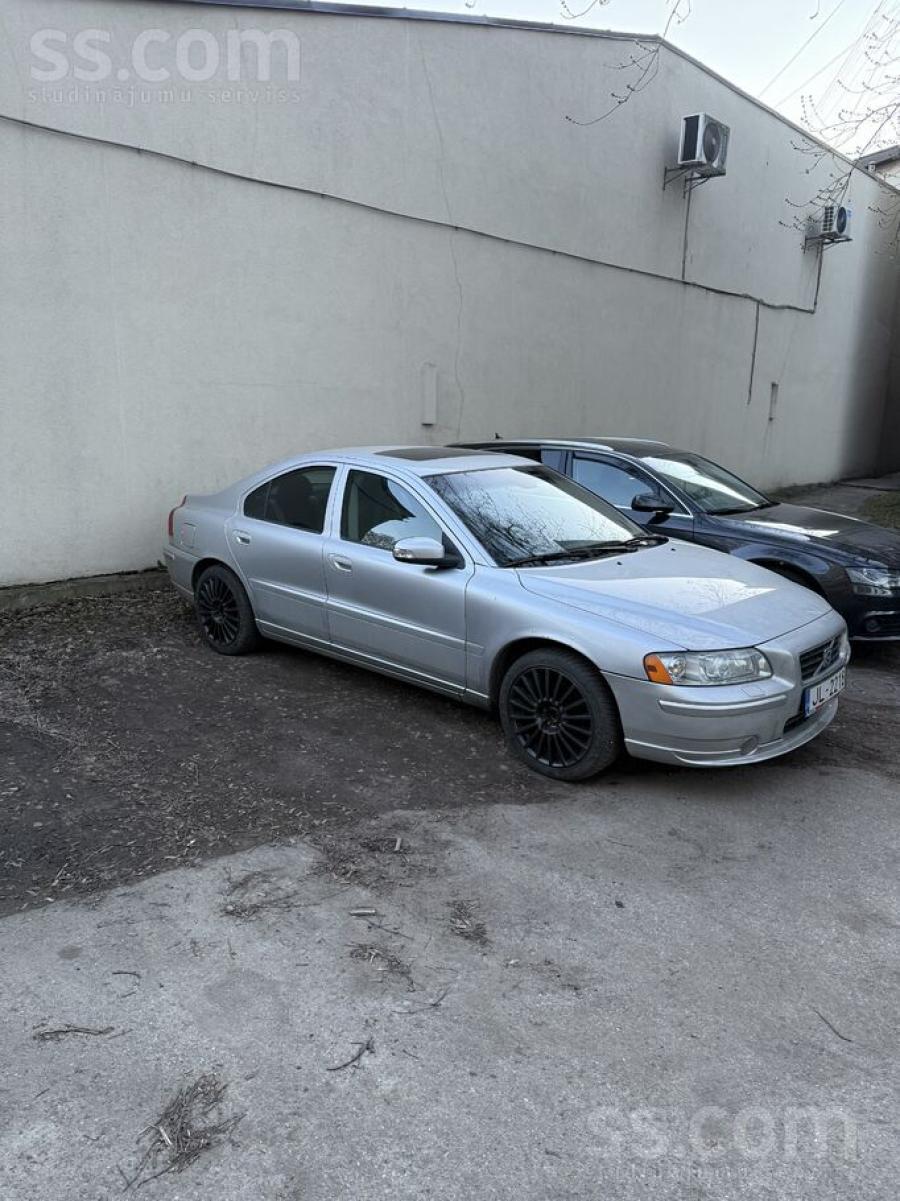 Volvo S60 2008 Rīga, ar dzinēja tilpumu 2.40 L un nobraukumu 374 tūkst. km par 2100 €, foto 11 vietnē AUTOMOTO.COM.LV