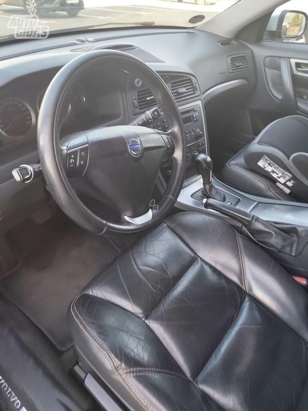 Volvo S60 2008 in Vilnius, with an engine capacity of 2.40 L and mileage of 215 thousand km for 3450 €, photo 8 on AUTOMOTO.COM.LV