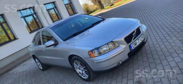 Volvo S60 2008 in Dobele, with an engine capacity of 2.40 L and mileage of 281 thousand km for 2350 €, photo 8 on AUTOMOTO.COM.LV