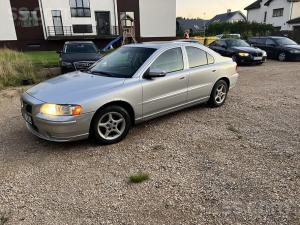 Volvo S60 2008 Rīga, ar dzinēja tilpumu 2.40 L un nobraukumu 356 tūkst. km par 1950 €, foto  vietnē AUTOMOTO.COM.LV