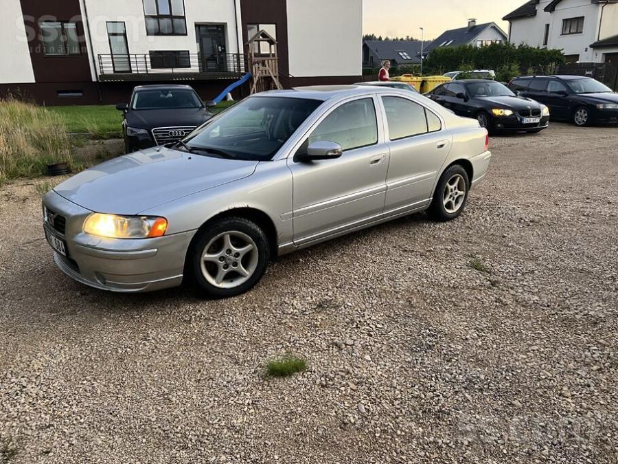 Volvo S60 2008 Rīga, ar dzinēja tilpumu 2.40 L un nobraukumu 356 tūkst. km par 1950 €, foto 1 vietnē AUTOMOTO.COM.LV