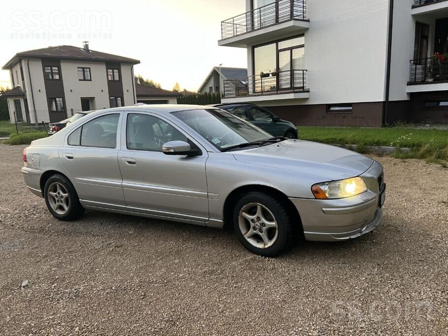 Volvo S60 2008 Rīga, ar dzinēja tilpumu 2.40 L un nobraukumu 356 tūkst. km par 1950 €, foto 3 vietnē AUTOMOTO.COM.LV