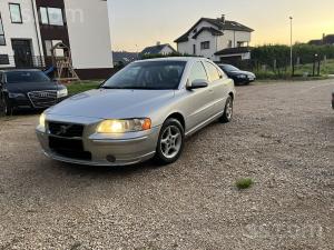 Volvo S60 2008 Rīga, ar dzinēja tilpumu 2.40 L un nobraukumu 356 tūkst. km par 1950 €, foto 4 vietnē AUTOMOTO.COM.LV