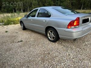 Volvo S60 2008 Rīga, ar dzinēja tilpumu 2.40 L un nobraukumu 356 tūkst. km par 1950 €, foto 5 vietnē AUTOMOTO.COM.LV