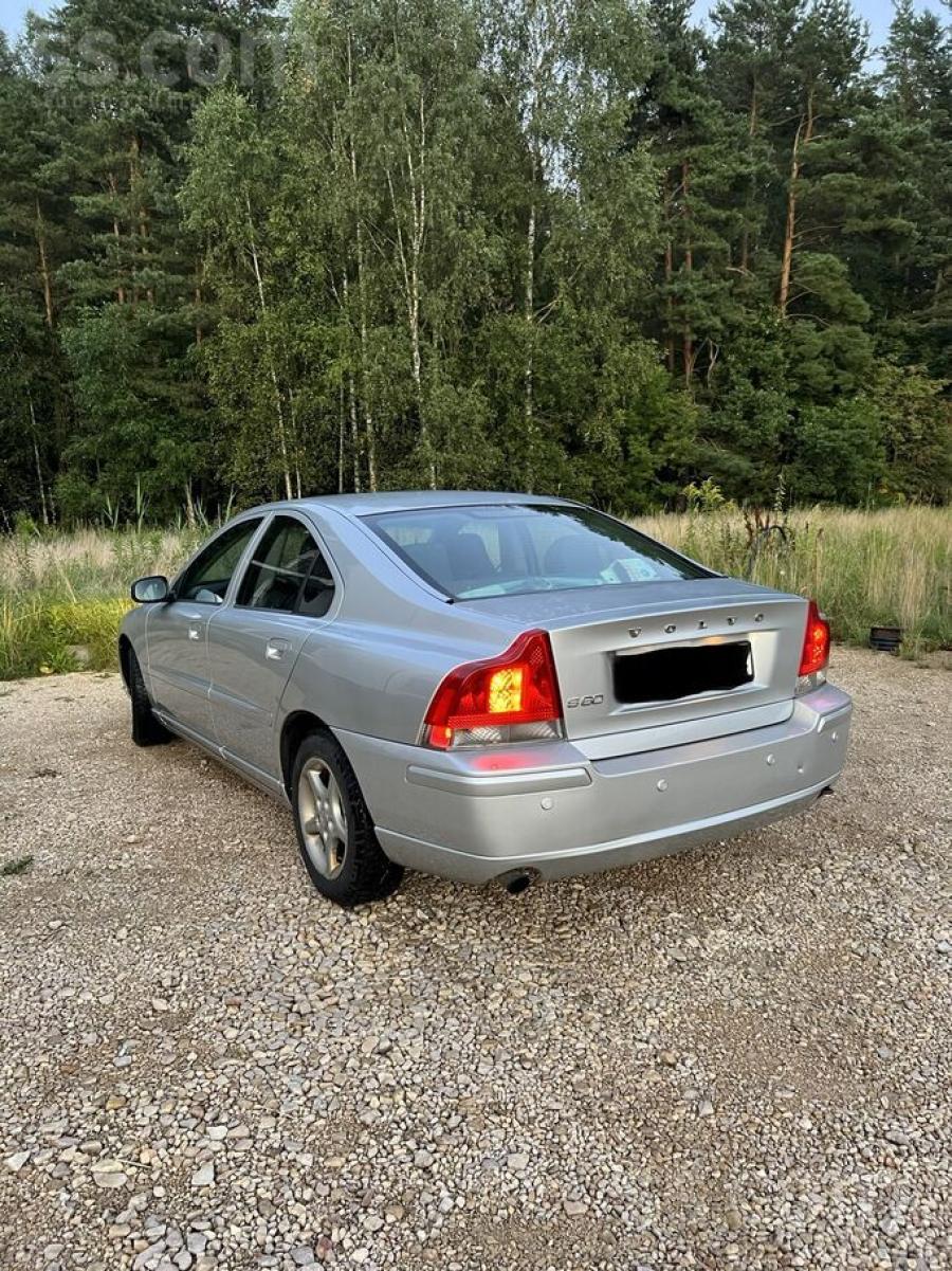 Volvo S60 2008 Rīga, ar dzinēja tilpumu 2.40 L un nobraukumu 356 tūkst. km par 1950 €, foto 6 vietnē AUTOMOTO.COM.LV
