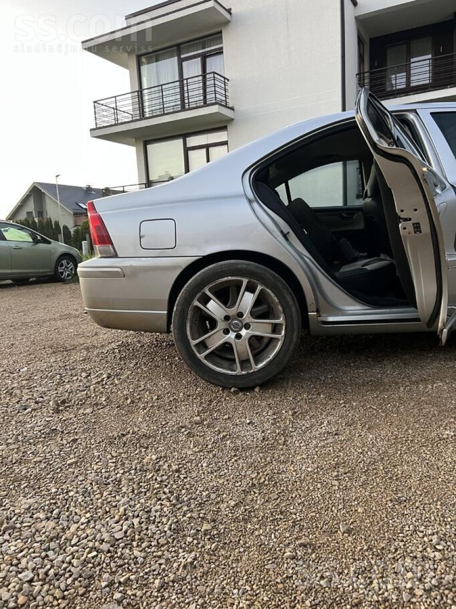 Volvo S60 2008 Rīga, ar dzinēja tilpumu 2.40 L un nobraukumu 356 tūkst. km par 1950 €, foto 7 vietnē AUTOMOTO.COM.LV