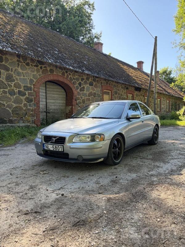Volvo S60 2008 in Valmiera, with an engine capacity of 2.40 L and mileage of 380 thousand km for 4200 €, photo 1 on AUTOMOTO.COM.LV