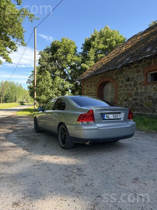 Volvo S60 2008 in Valmiera, with an engine capacity of 2.40 L and mileage of 380 thousand km for 4200 €, photo 3 on AUTOMOTO.COM.LV
