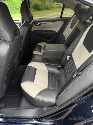 Volvo S60 2008 in Tallinn, with an engine capacity of 2.40 L and mileage of 320 thousand km for 2799 €, photo 12 on AUTOMOTO.COM.LV
