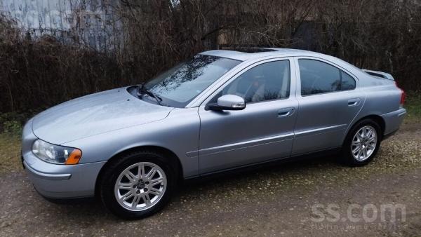 Volvo S60 2009 Rīga, ar dzinēja tilpumu 2.40 L un nobraukumu 338 tūkst. km par 4700 €, foto 1 vietnē AUTOMOTO.COM.LV