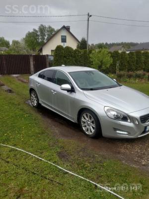 Volvo S60 2010 Rīga, ar dzinēja tilpumu 2.00 L un nobraukumu 182 tūkst. km par 6500 €, foto 2 vietnē AUTOMOTO.COM.LV