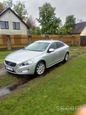 Volvo S60 2010 Rīga, ar dzinēja tilpumu 2.00 L un nobraukumu 182 tūkst. km par 6500 €, foto 3 vietnē AUTOMOTO.COM.LV