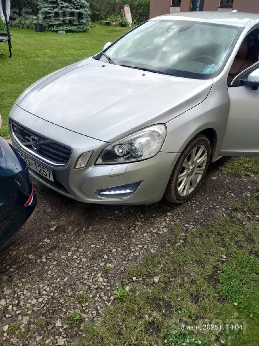 Volvo S60 2010 Rīga, ar dzinēja tilpumu 2.00 L un nobraukumu 182 tūkst. km par 6500 €, foto 8 vietnē AUTOMOTO.COM.LV
