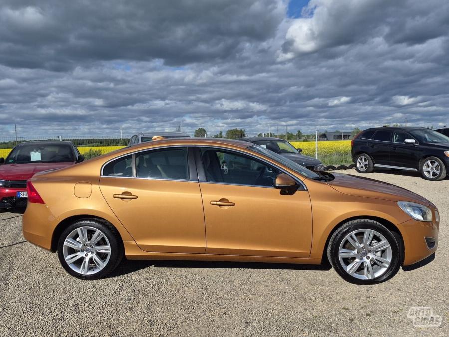 Volvo S60 2010 Viļņa, ar dzinēja tilpumu 2.40 L un nobraukumu 260 tūkst. km par 5950 €, foto 5 vietnē AUTOMOTO.COM.LV
