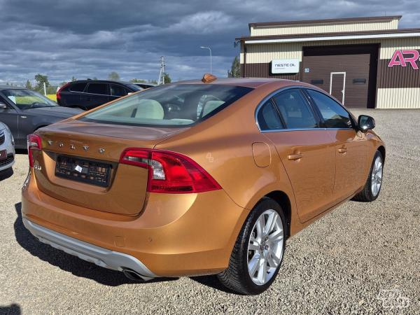 Volvo S60 2010 Viļņa, ar dzinēja tilpumu 2.40 L un nobraukumu 260 tūkst. km par 5950 €, foto 5 vietnē AUTOMOTO.COM.LV