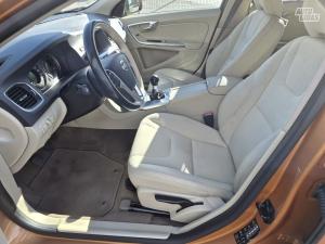 Volvo S60 2010 Viļņa, ar dzinēja tilpumu 2.40 L un nobraukumu 260 tūkst. km par 5950 €, foto 13 vietnē AUTOMOTO.COM.LV