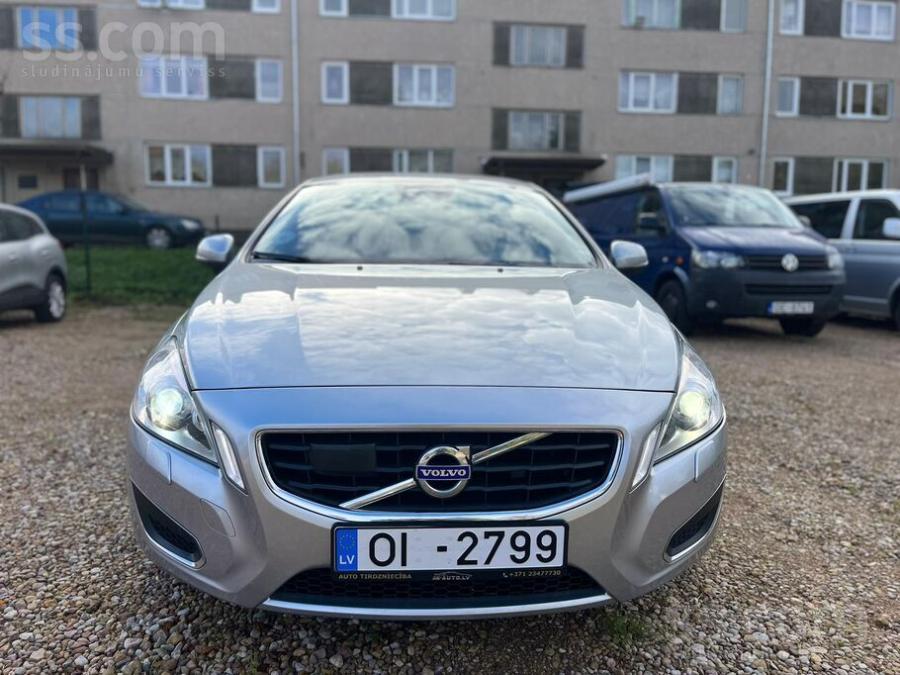 Volvo S60 2010 Kuldīga, ar dzinēja tilpumu 2.00 L un nobraukumu 341 tūkst. km par 5790 €, foto 8 vietnē AUTOMOTO.COM.LV