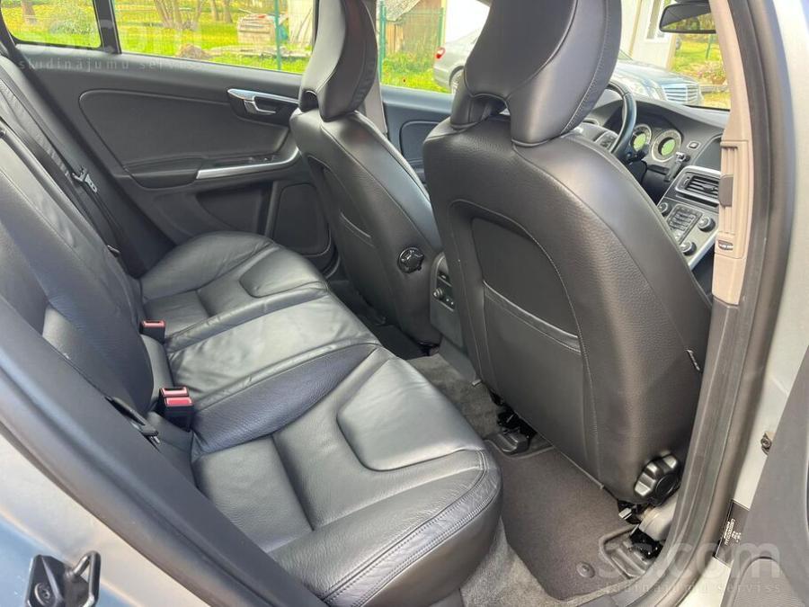 Volvo S60 2010 Kuldīga, ar dzinēja tilpumu 2.00 L un nobraukumu 341 tūkst. km par 5790 €, foto 12 vietnē AUTOMOTO.COM.LV