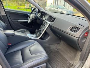 Volvo S60 2010 Kuldīga, ar dzinēja tilpumu 2.00 L un nobraukumu 341 tūkst. km par 5790 €, foto 14 vietnē AUTOMOTO.COM.LV