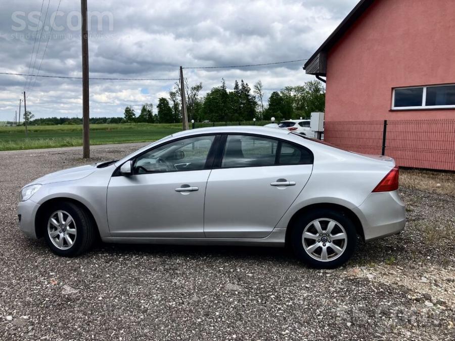 Volvo S60 2010 Talsi, ar dzinēja tilpumu 2.00 L un nobraukumu 0 tūkst. km par 4450 €, foto 1 vietnē AUTOMOTO.COM.LV
