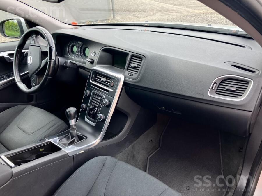 Volvo S60 2010 Talsi, ar dzinēja tilpumu 2.00 L un nobraukumu 0 tūkst. km par 4450 €, foto 9 vietnē AUTOMOTO.COM.LV